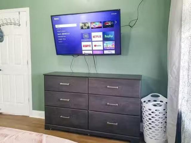 Comfortable & newly renovated Cleveland Duplex / Multiplex id.