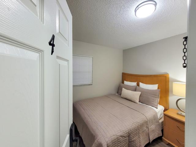 Comfortable & newly renovated Gainesville House with Backyard