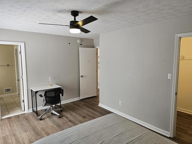 Comfortable & newly renovated Powder Springs House with Workspace