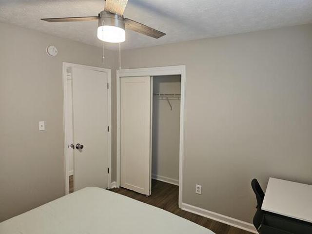Comfortable & newly renovated Powder Springs House with Workspace