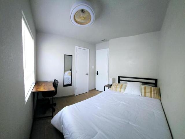 Comfortable Orlando House with dining area, free washer & dryer, close to public transportation