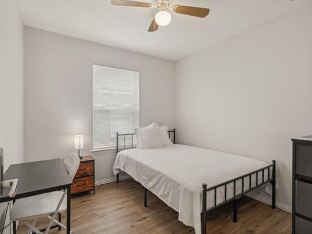 Comfortable Property With low number of members, close to public transportation!