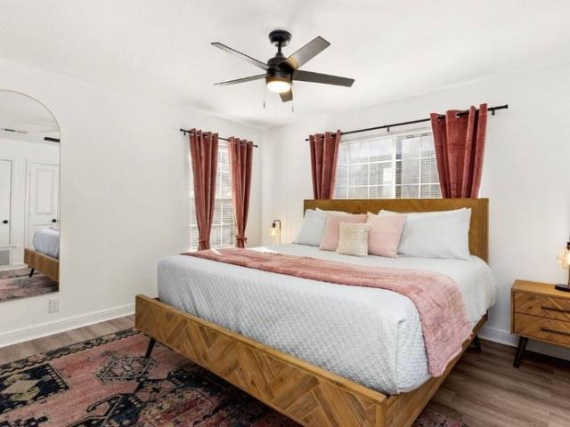 Comfortable Private Room – Clean & Updated