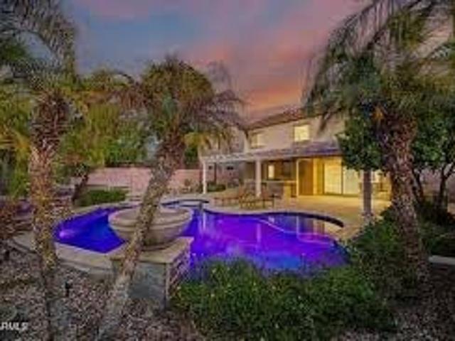 Comfortable Private Room in a Spacious Mesa Home