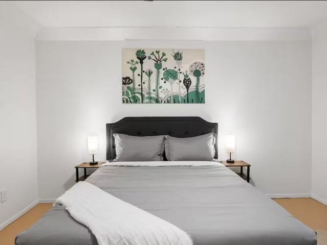 Comfortable Private Room in Spacious Shared