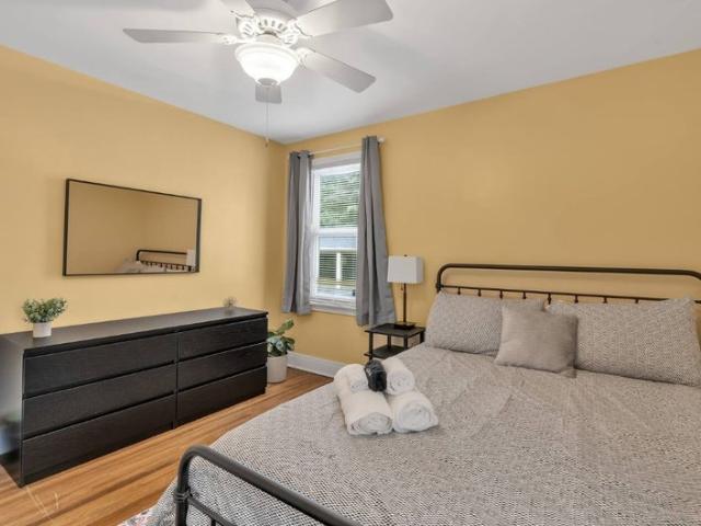 Comfortable Private Room One Roommate Only