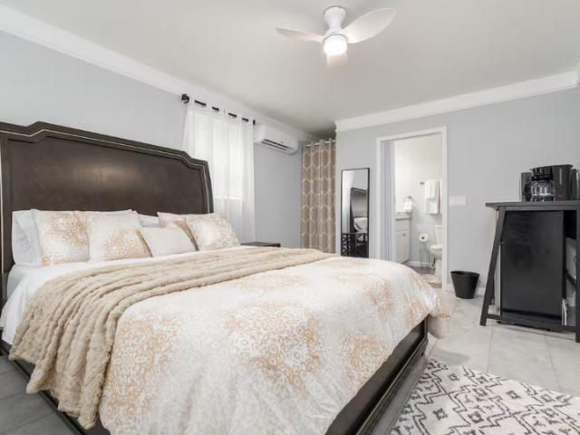 Comfortable Private Room – Private Bath & Wi Fi