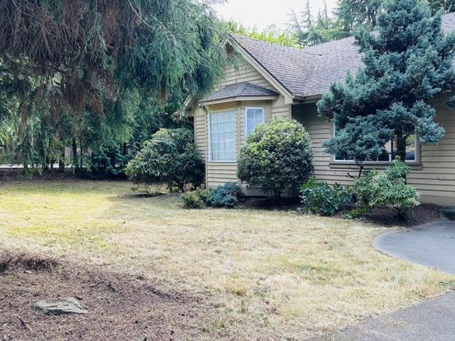 Comfortable Private Room with Backyard Access & E