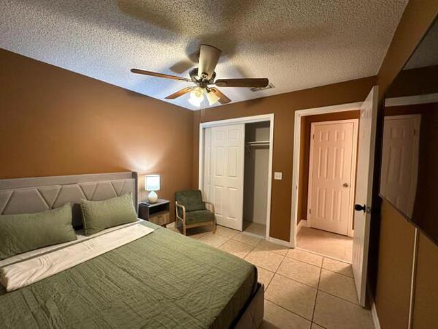 Comfortable Private Room with Private Bathroom, Mini Fridge & Laundry Access