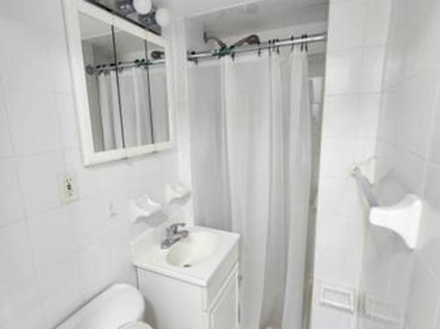 Comfortable Room in a Clean Home – Utilities Inclu