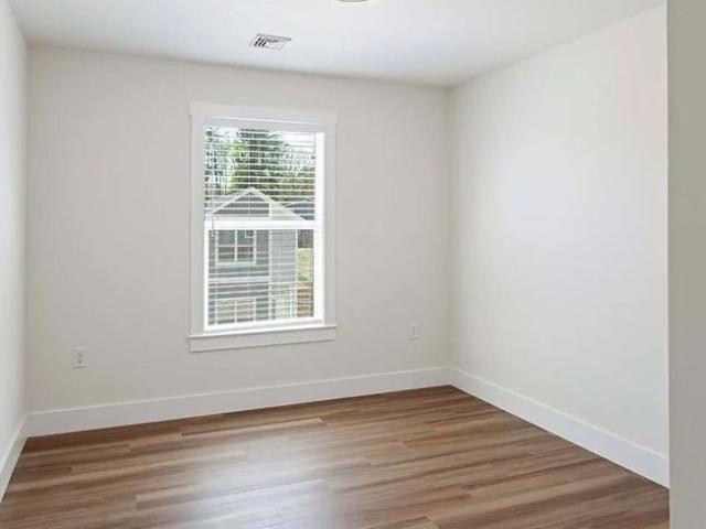 Comfortable Room in Clean Shared Home