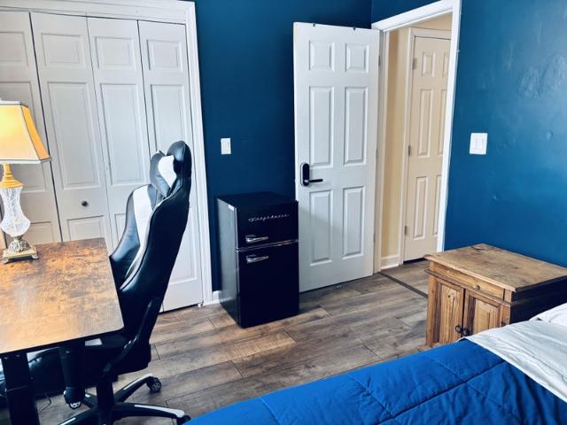 Comfortable Room in South Evanston