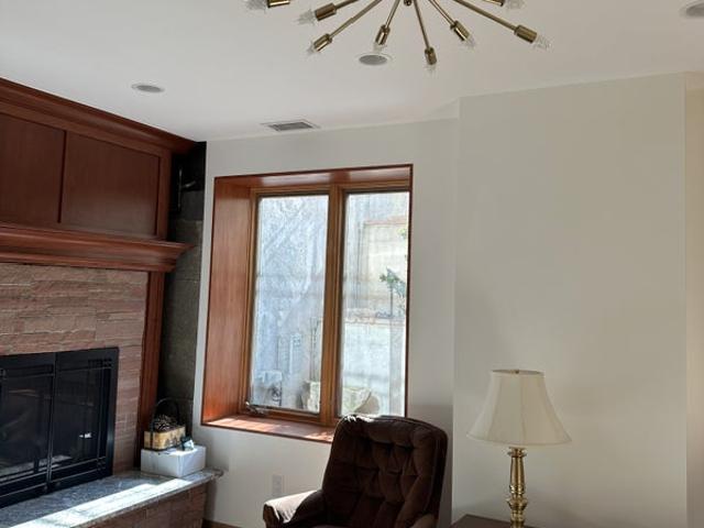 Comfortable room with housesccess