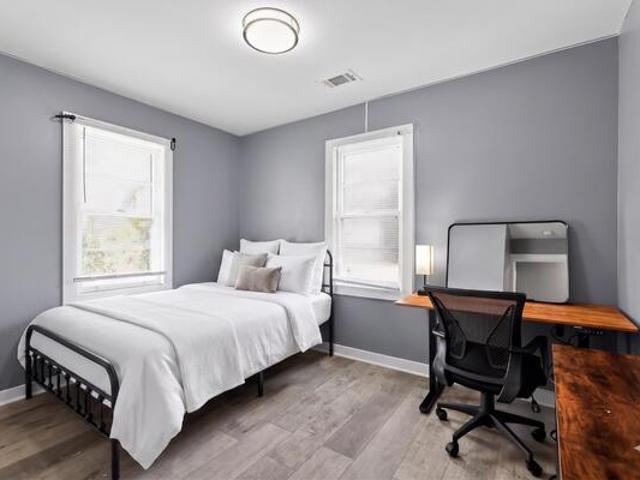 Comfortable Rooms in Macon Home