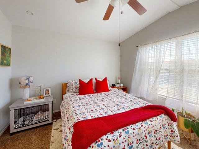 Comfortable Shared Apartment Private Bath Included
