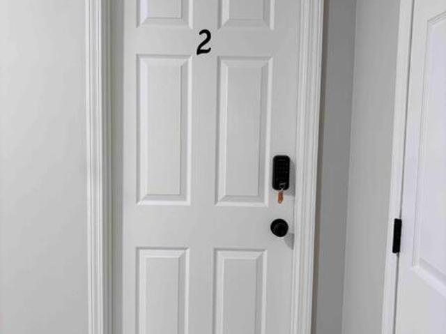 Comfortable Shared Home Near Shopping & Transit