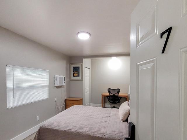 Comfortable & spacious Gainesville House with Workspace, washer & Dryer