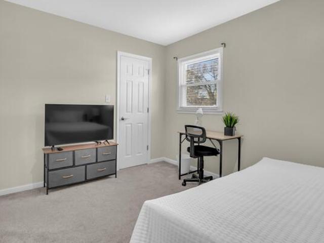 Comfortable & spacious Hampton House with Backyard
