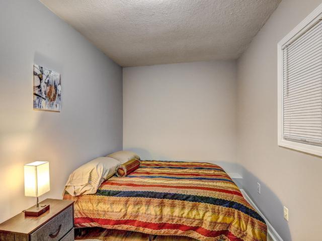 Comfortable & spacious Lawrenceville House with Dining area
