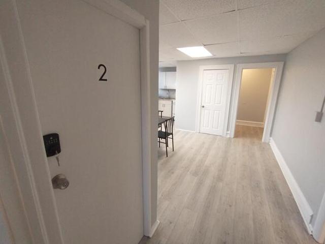 Comfortable & Spacious Penthouse Corner Apartment with Living Room