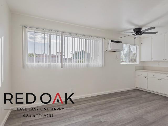 ~LOW DEPOSIT~ Comfortable Studio with Natural Light, Hardwood Style Floors, Kitchen Appliances, and On Site Laundry ~ In Prime San Fernando Valley!