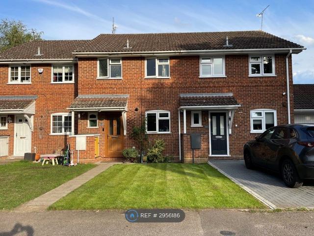 Comfrey Close, Farnborough GU14, 3 bed terraced house to rent, £1,950 pcm | PrimeLocation