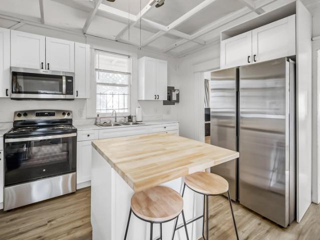 Comfy & beautiful Jacksonville House with Backyard