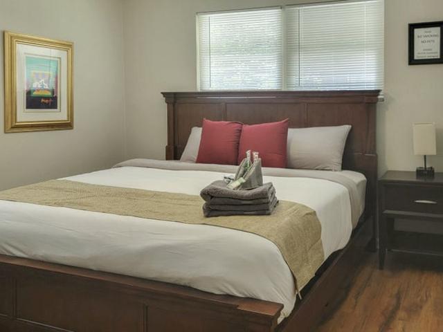 Comfy Beds Fast WiFi, fantastic patio to take