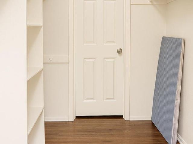 Comfy & Convenient Living in North Arlington