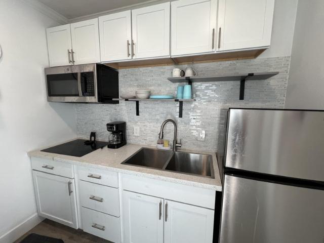 Comfy & cozy Cedar Creek Tiny home with outdoor si
