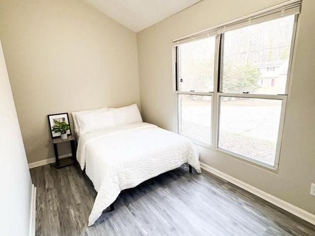 Comfy & cozy College Park House with Backyard