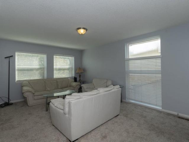 Comfy & cozy Kansas City Townhouse with Living roo