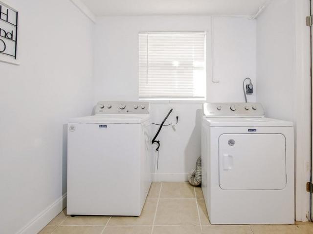Comfy & cozy Tampa Duplex Multiplex with Dining a