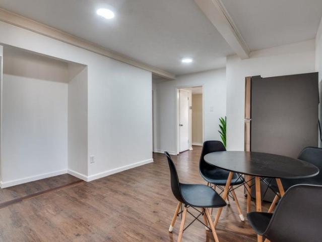 Comfy Dallas Home in a Quiet Neighborhood with Eas