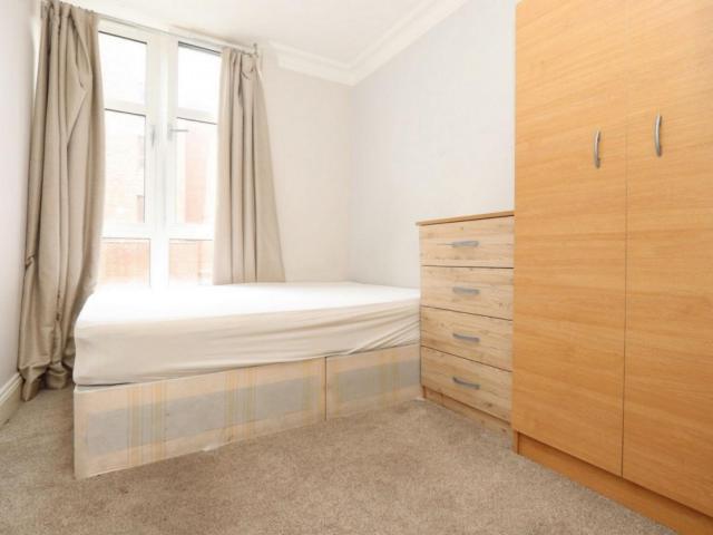 Comfy double bedroom near the London Bridge tube Has a Room