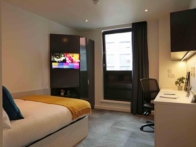 Comfy double ensuite bedroom in a residence close to Birmingham City University Has a Room
