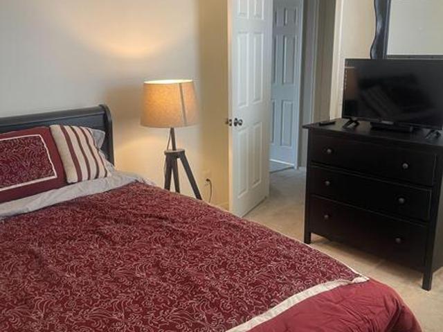 Comfy home in Buckeye, near all the new shopping district. Movie theatre, Target, and more!