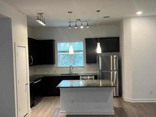 Comfy & homey Leander Townhouse with Dining area