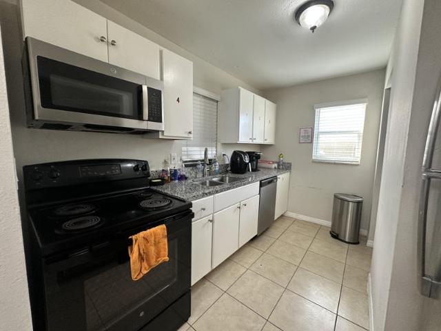 Comfy & homey Orlando House with Dining area