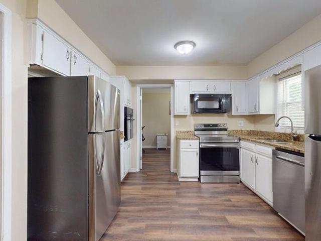 Comfy LongTerm Living Near Downtown Decatur