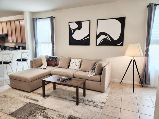 Comfy & modern Houston House with Living room