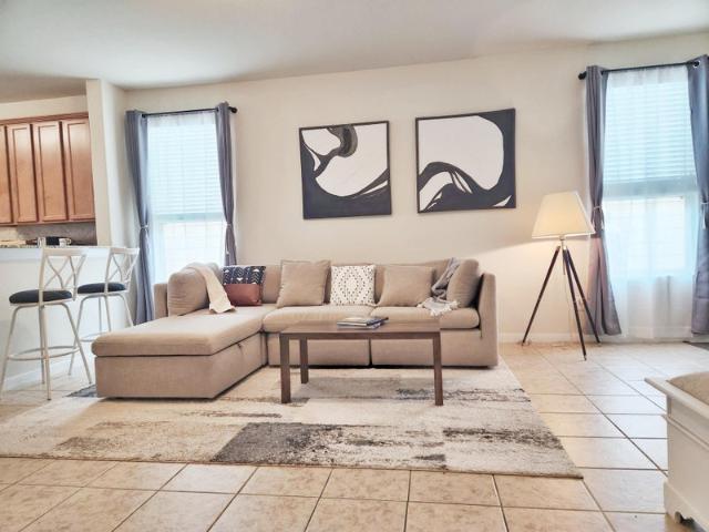 Comfy & modern Houston House with Living room
