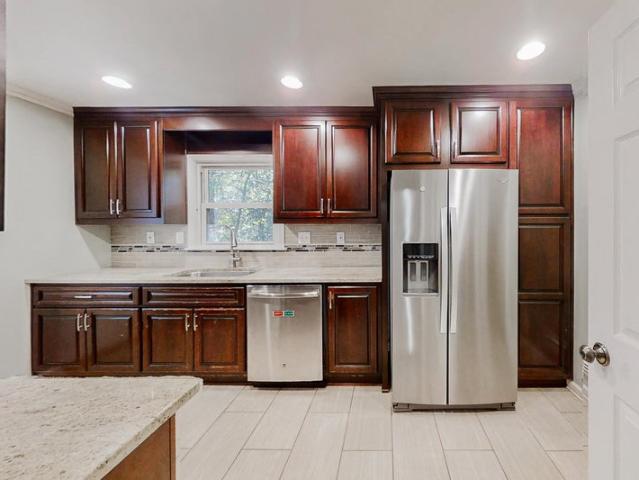 Comfy & newlyrenovated Decatur House with Backyard
