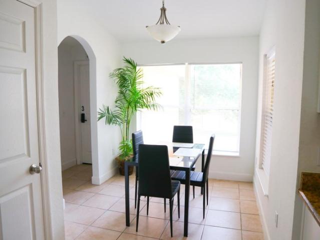 Comfy & newlyrenovated Lakeland House with Backyar