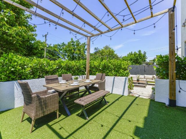 Comfy & newlyrenovated Miami House with Backyard