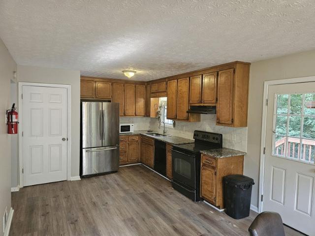 Comfy & newlyrenovated Powder Springs House with W
