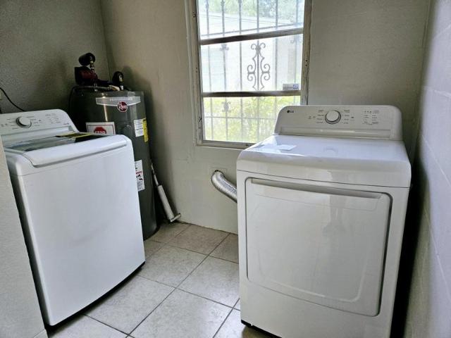 Comfy Orlando House with dining area, free washer