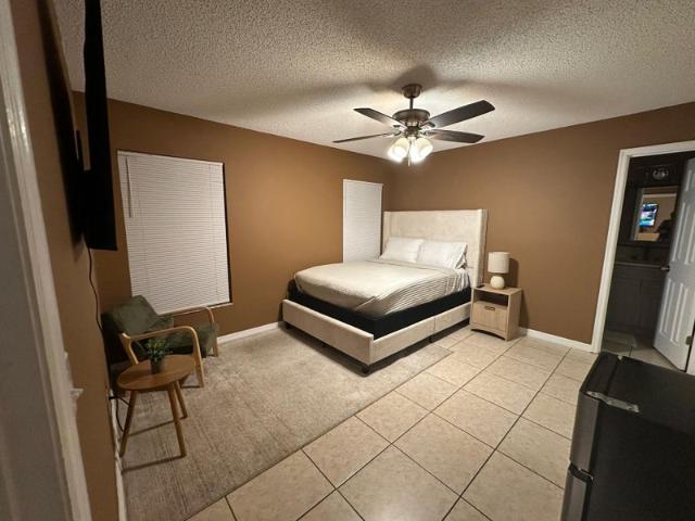 Comfy Private Room with Private Bathroom, Mini Fri