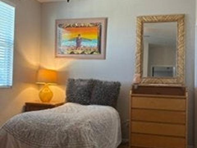 Comfy Quarters: Furnished _BR near Back Gate of C