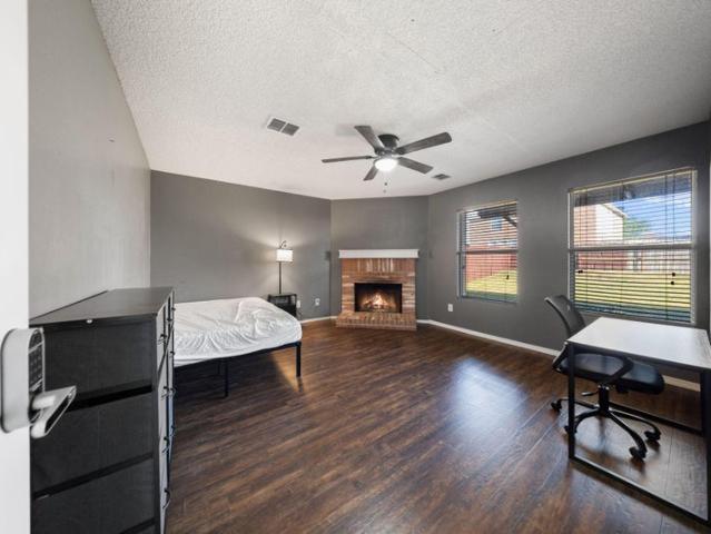 Comfy Room in Newly Renovated Home